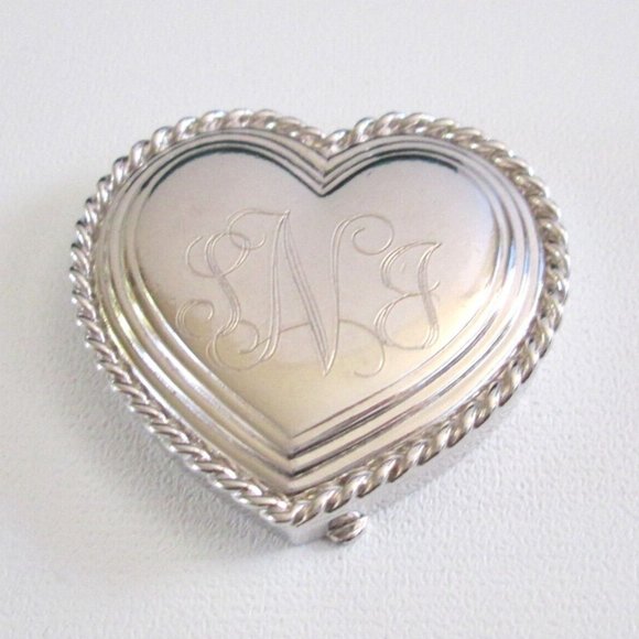 Estee Lauder | Accessories | Estee Lauder Empty Heart Compact ...